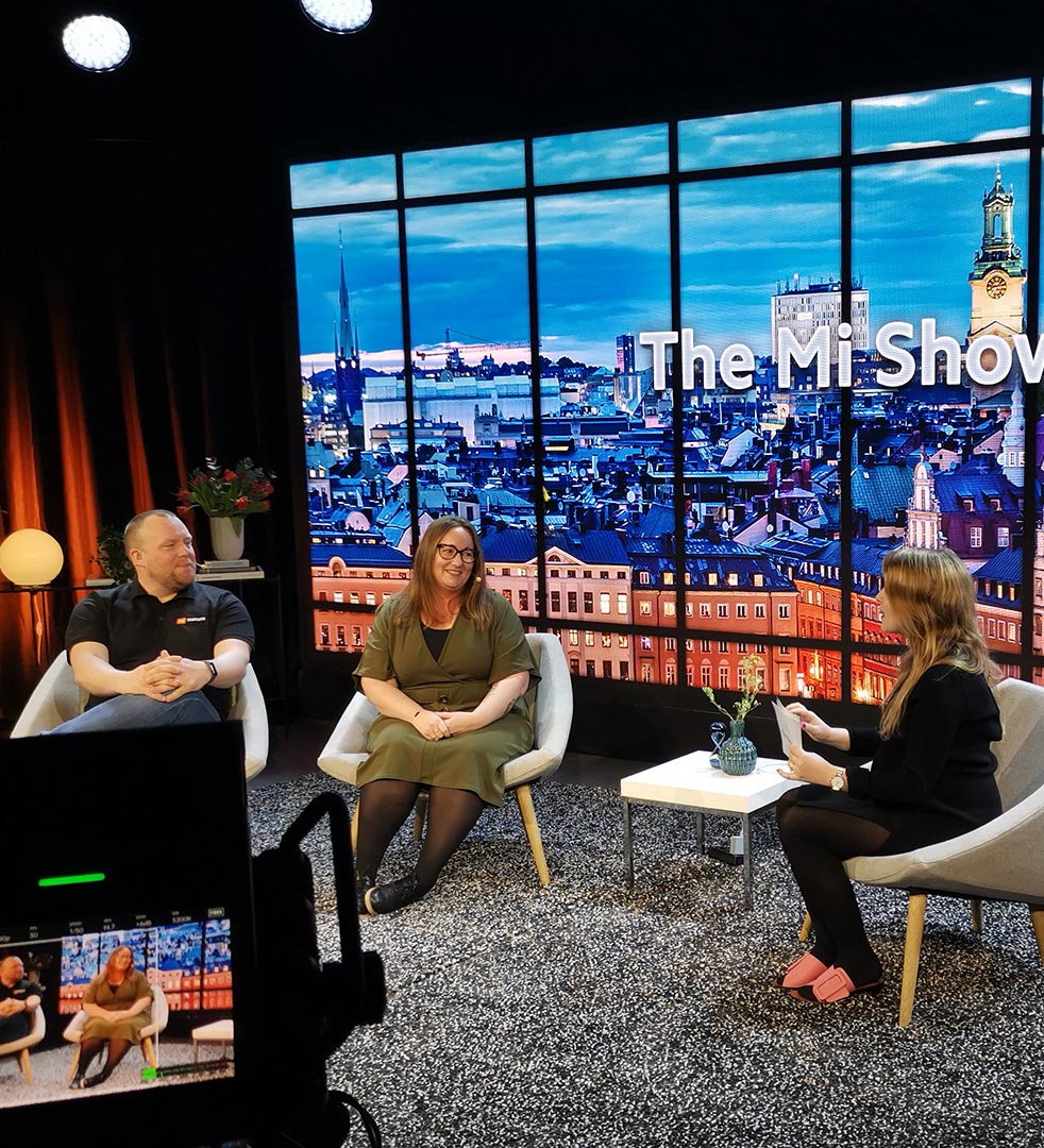 Xiaomi lanserade nya mobiler med "The Mi Show" som sändes digitalt från studio Adapt