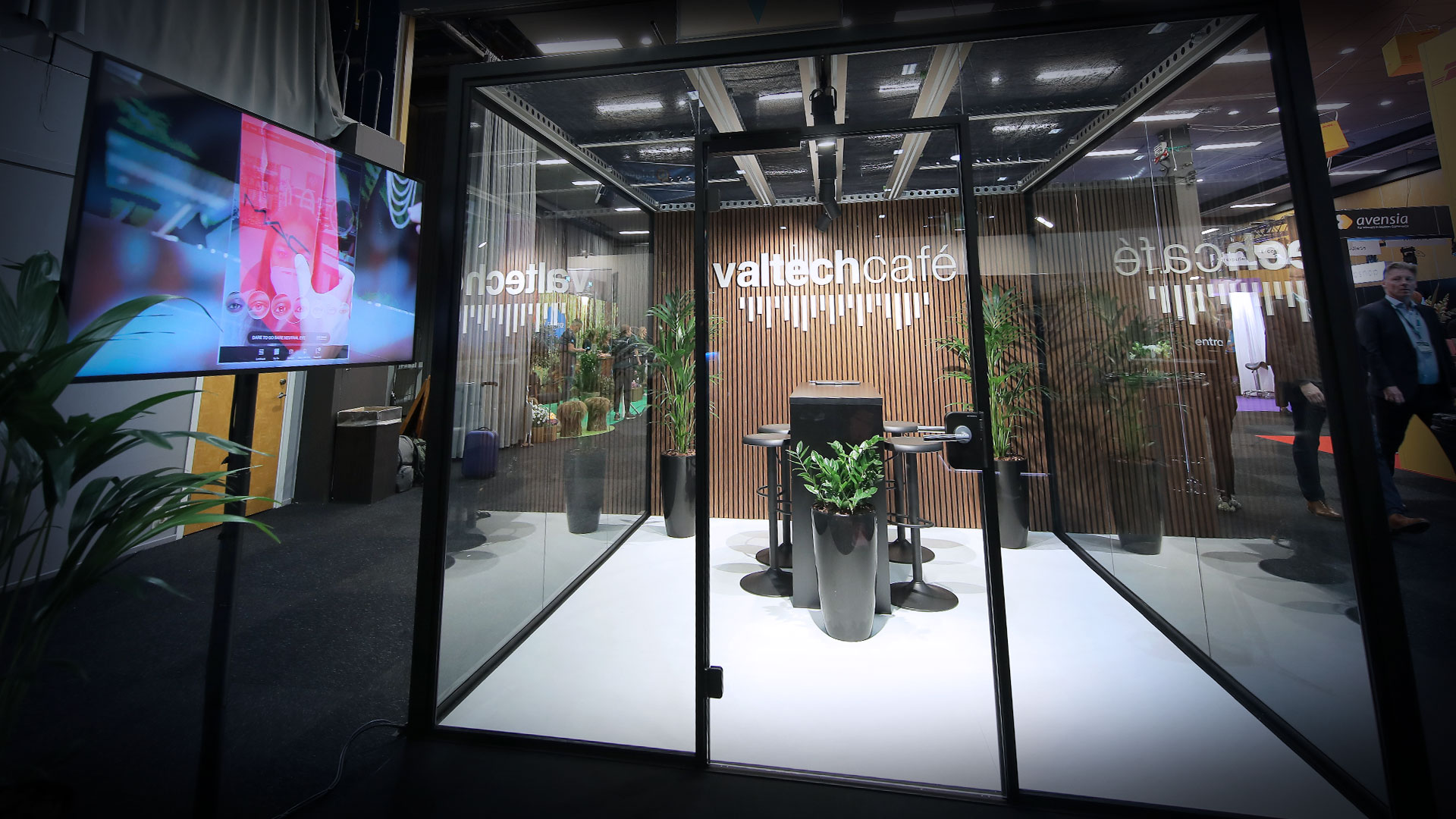 Valtech skapade en poddstudio i montern och livesände direkt från ...